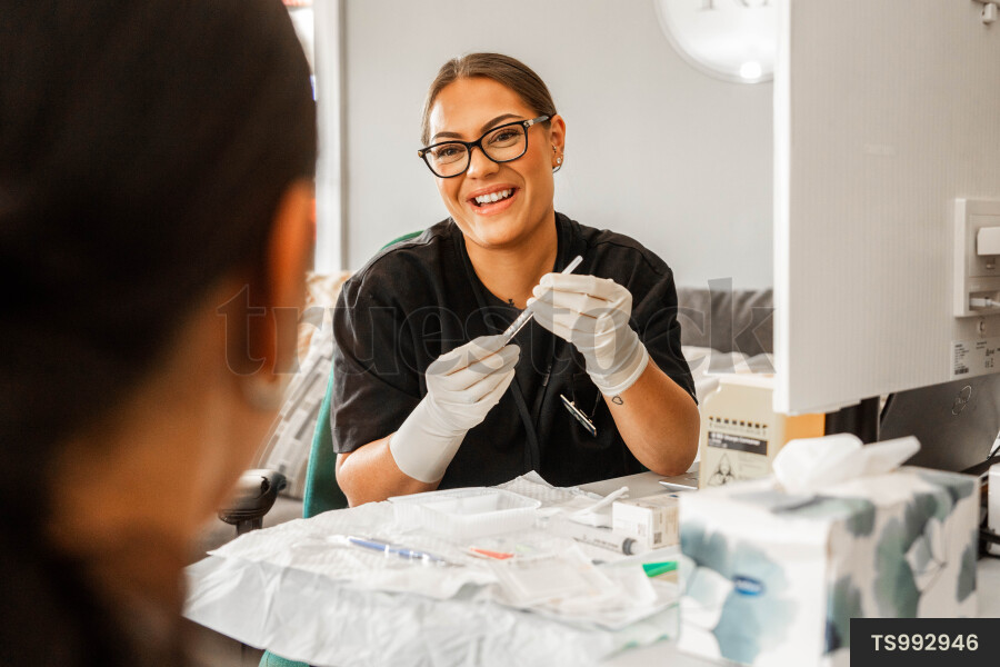 TS992946 Nurse giving patient vaccine by Ngahuia Ormsby - Truestock